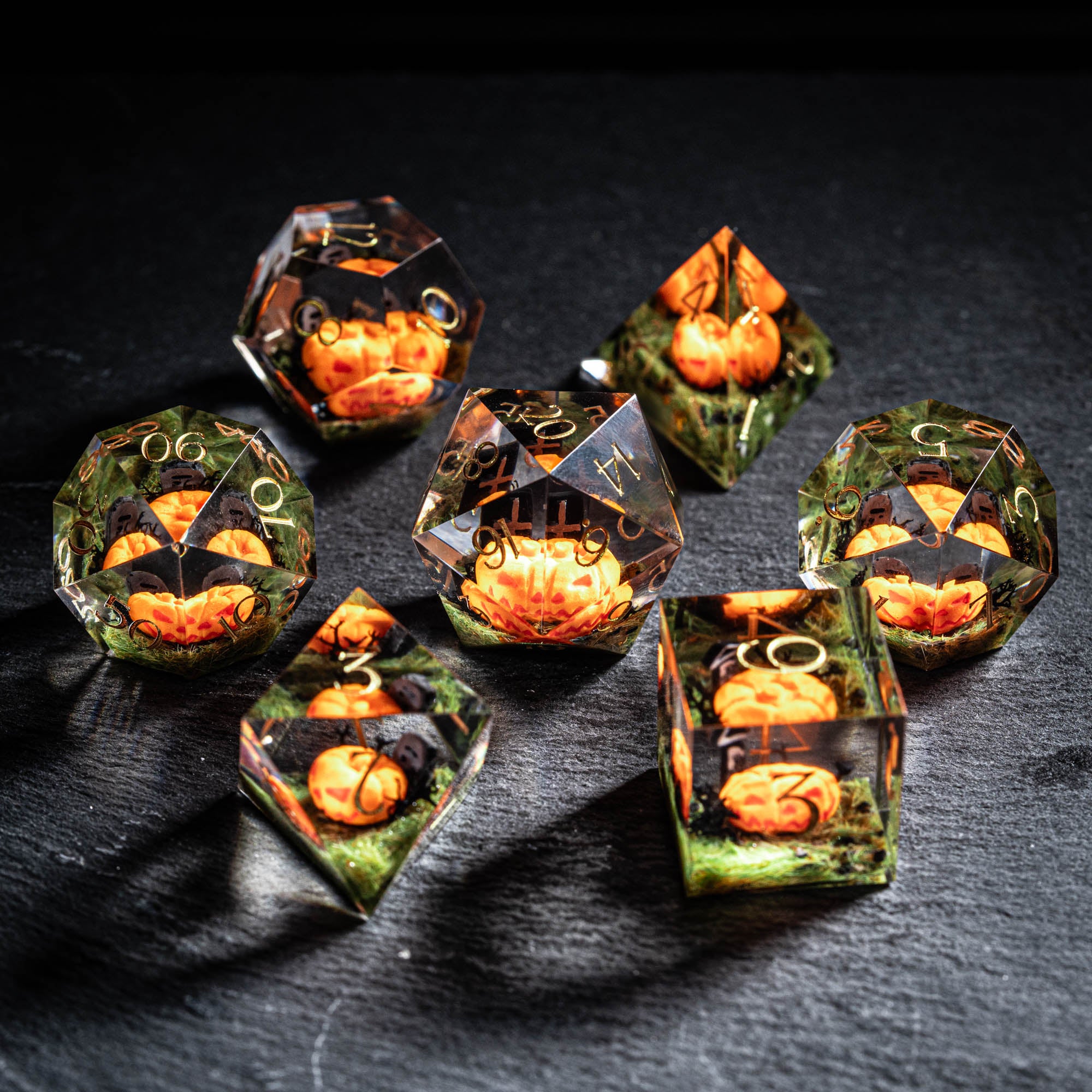 Pumpkin & Grave Resin Dice Set(Glow in the Dark) – Urwizards